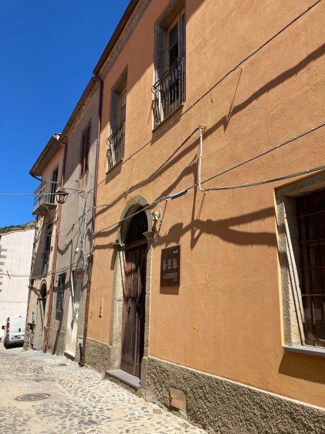 A LIFE FULL CIRCLE: GRAMSCI IN SARDINIA | andy merrifield